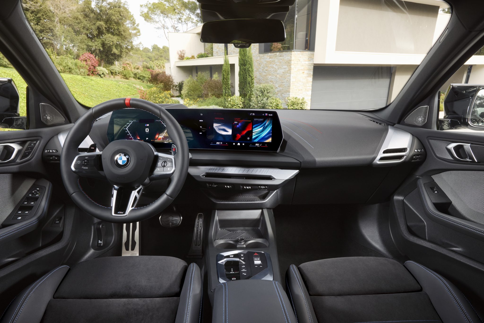Prueba BMW M135 xDrive: probamos el compacto premium de BMW que compite con los mejores