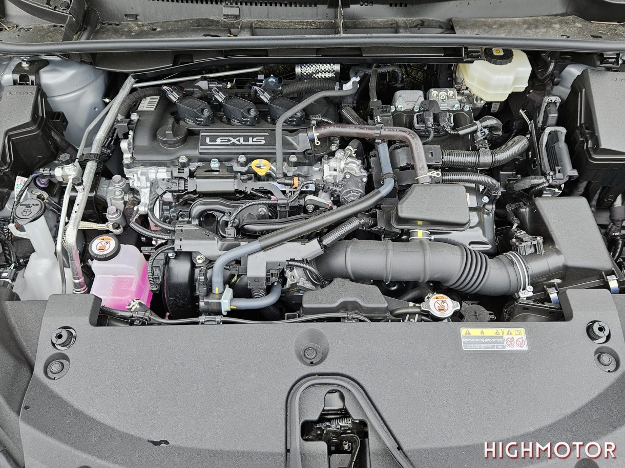 Recensione e prova della Lexus LBX, una vera auto urbana premium