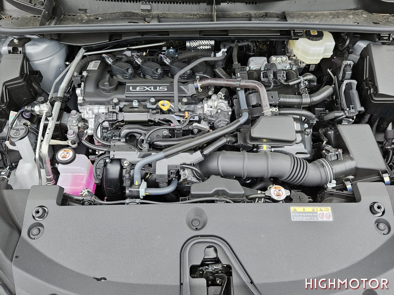 Recensione e prova della Lexus LBX, una vera auto urbana premium