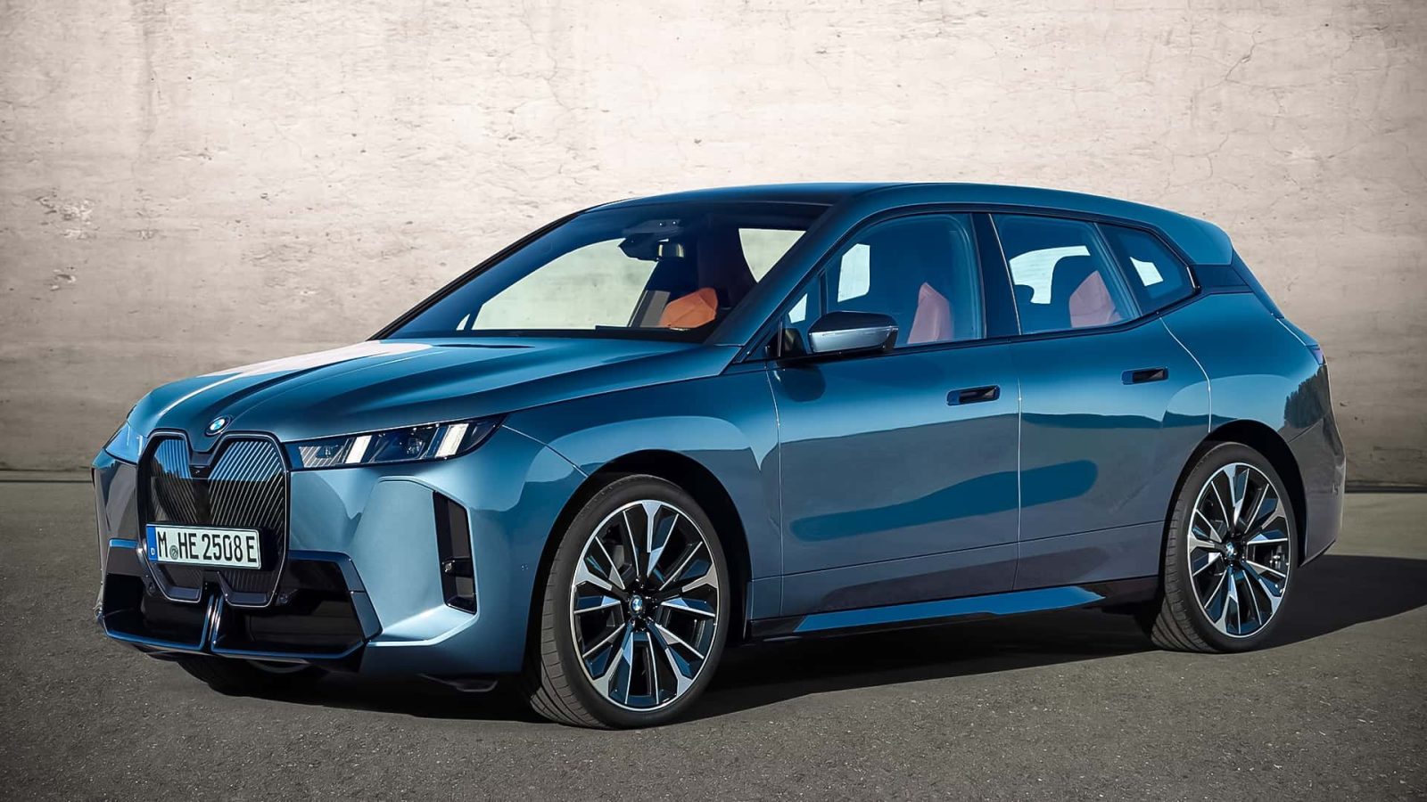 BMW renueva su SUV eléctrico iX para darle un nuevo impulso a sus ventas