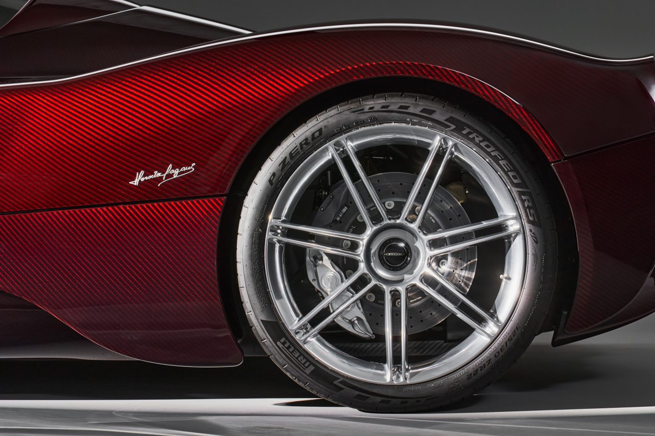 A Pirelli equipa o Pagani Utopia com seu pneu inteligente Cyber Tire