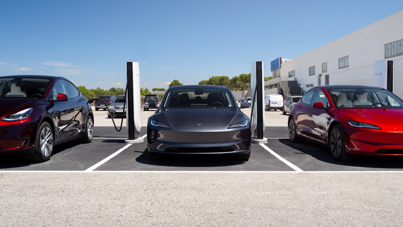 Tesla begins offering the option to charge at third-party stations with ...