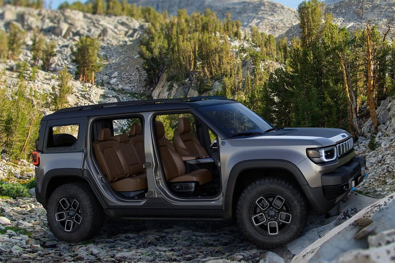The Jeep Recon EV will arrive in 2025 and will bring new features and ...
