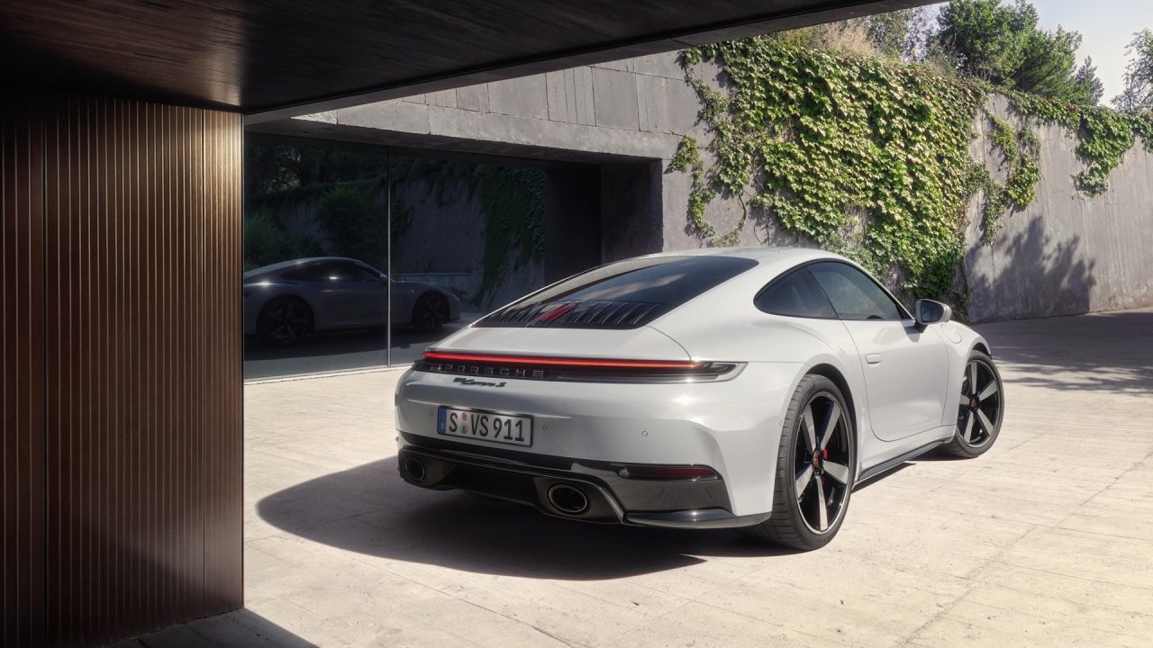 Porsche is changing its strategy and is now planning to expand its ...