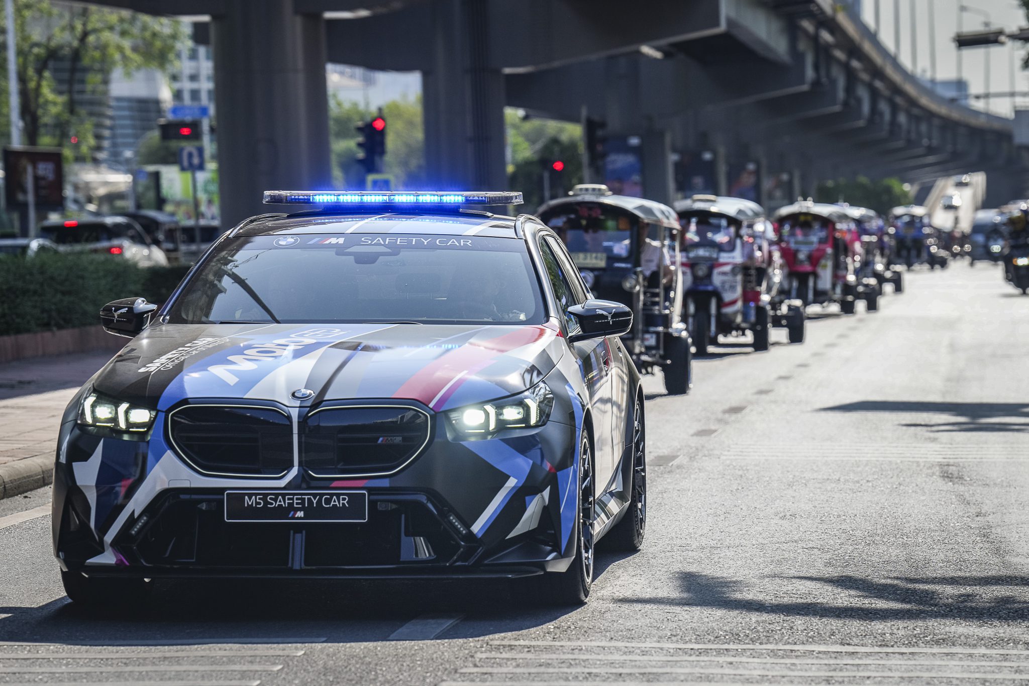 BMW M5 Touring: Das ist das 727 PS starke Safety Car für die MotoGP 2025
