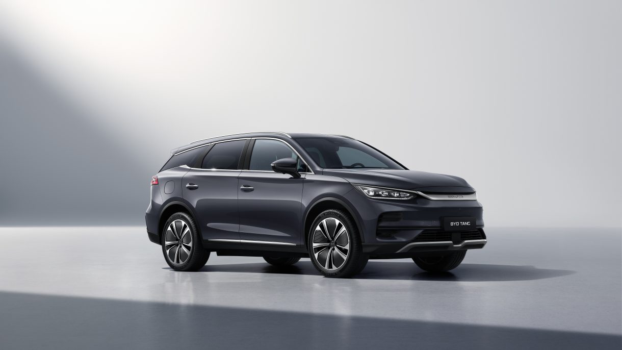 BYD Tang 2025 : plus électrique, plus puissant, plus d'autonomie et un prix de départ de 72.000 ...