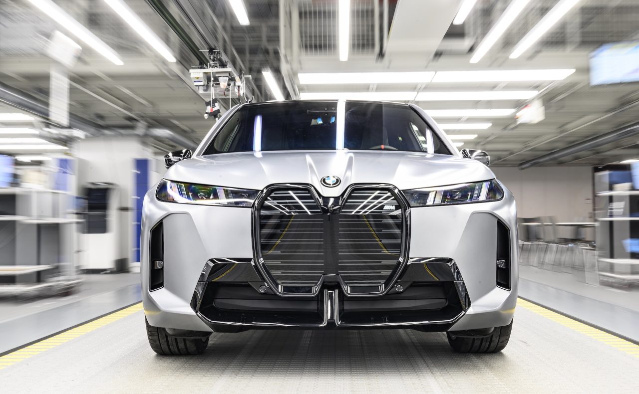 BMW startet Serienproduktion seines überarbeiteten Elektro-SUV iX