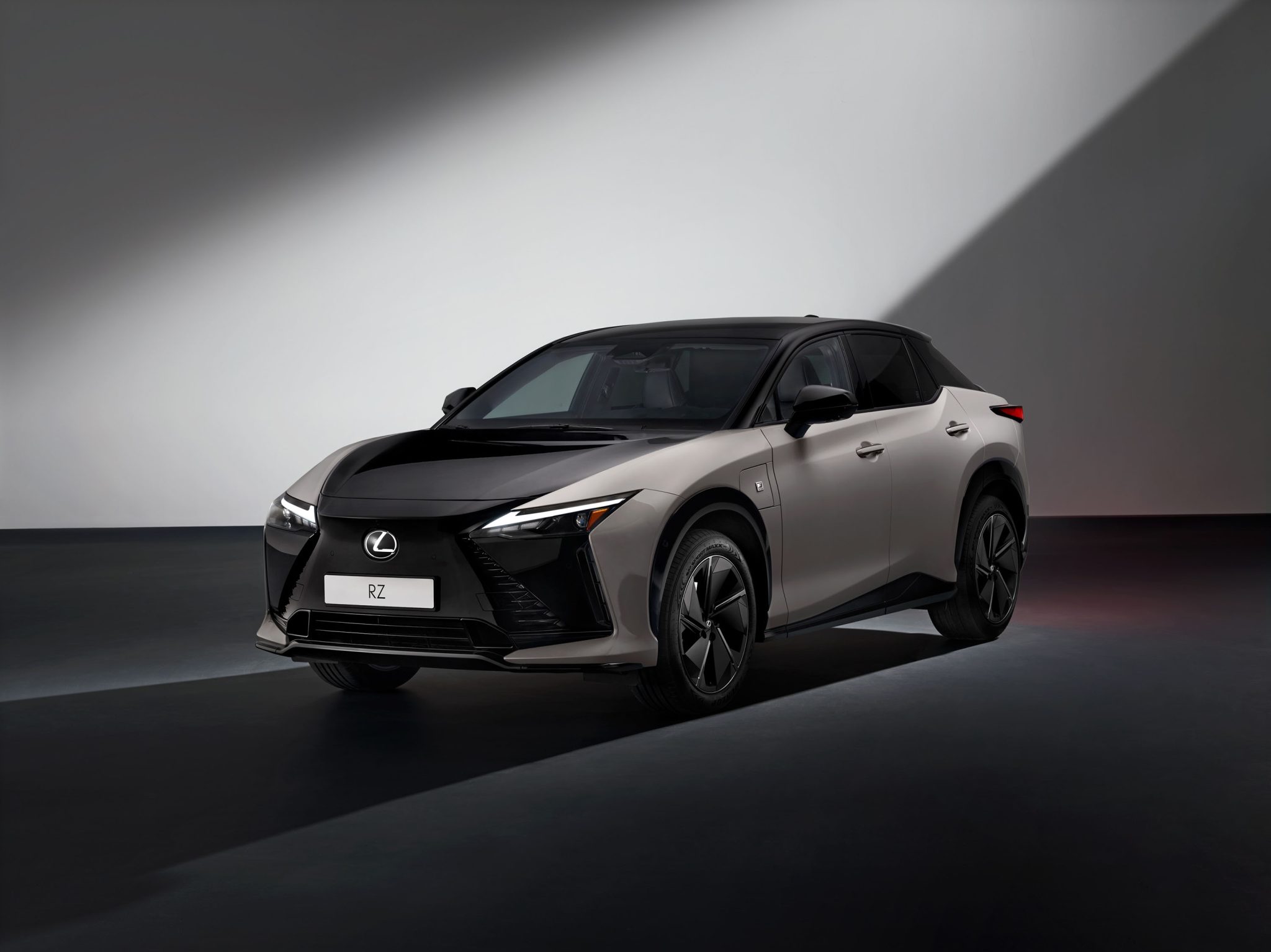 Lexus presenta la nueva gama de su eléctrico RZ
