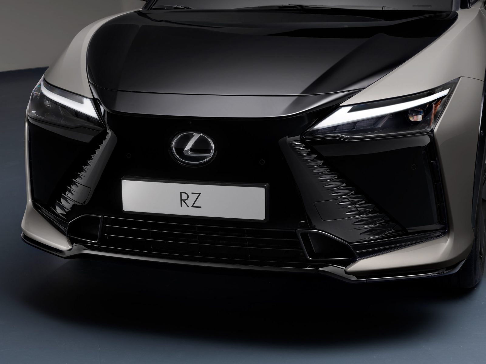 Lexus presenta la nueva gama de su eléctrico RZ
