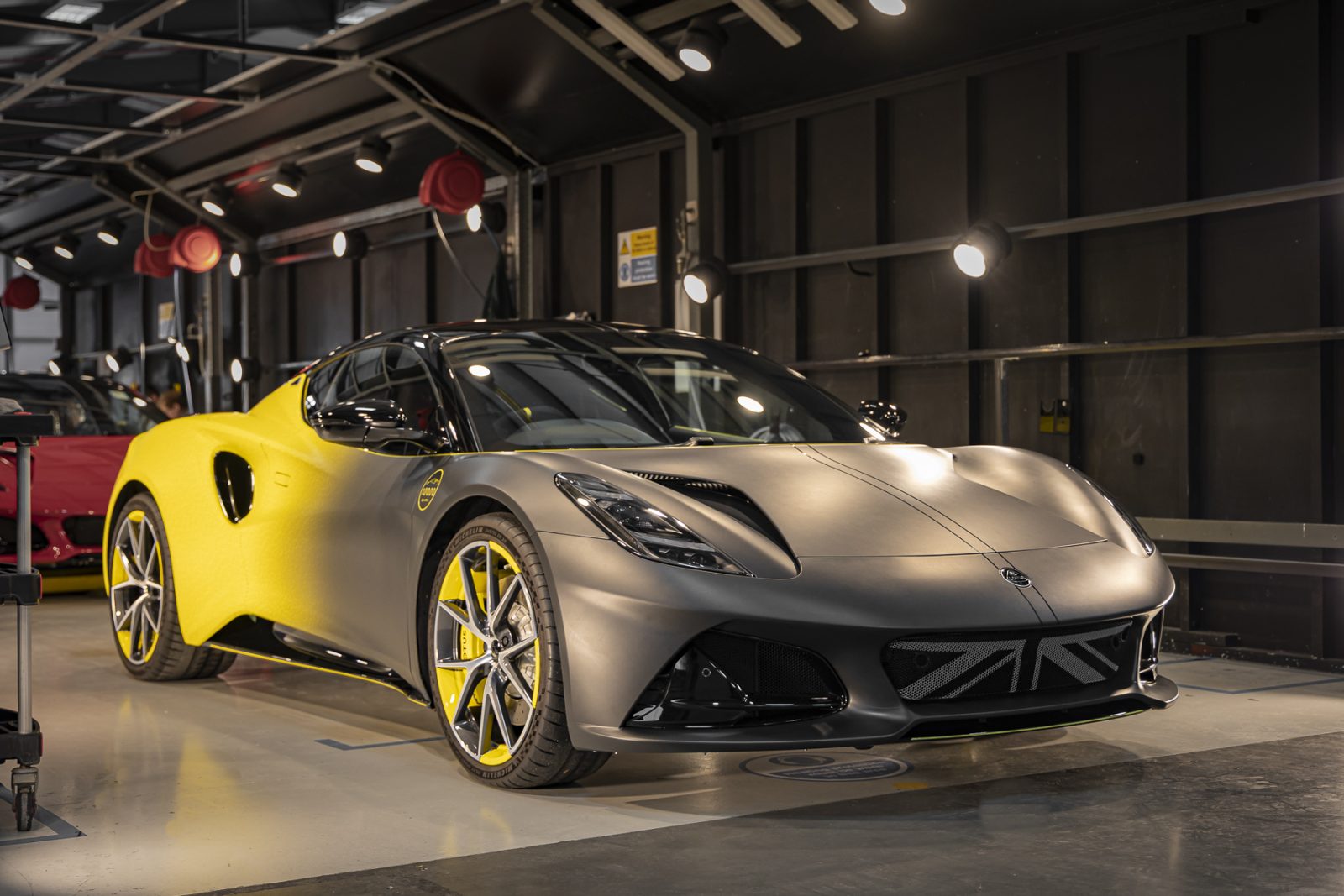 Lotus anuncia para Europa al nuevo Emira Turbo SE