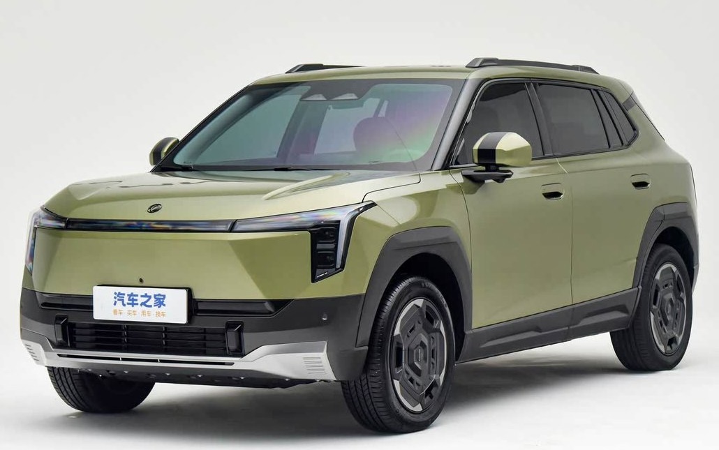 Dongfeng presenta en sociedad su SUV eléctrico Nammi 06 durante el Salón del Automóvil de Shanghai