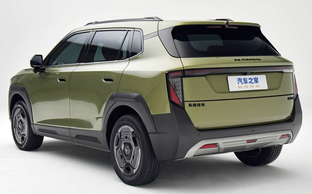 Dongfeng presenta en sociedad su SUV eléctrico Nammi 06 durante el Salón del Automóvil de Shanghai