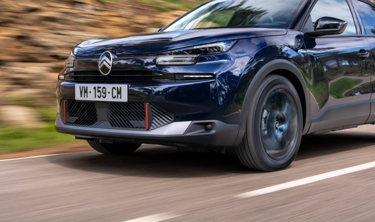 Coleção Citroën C4 2025: design agressivo, conforto total e até 415 km ...