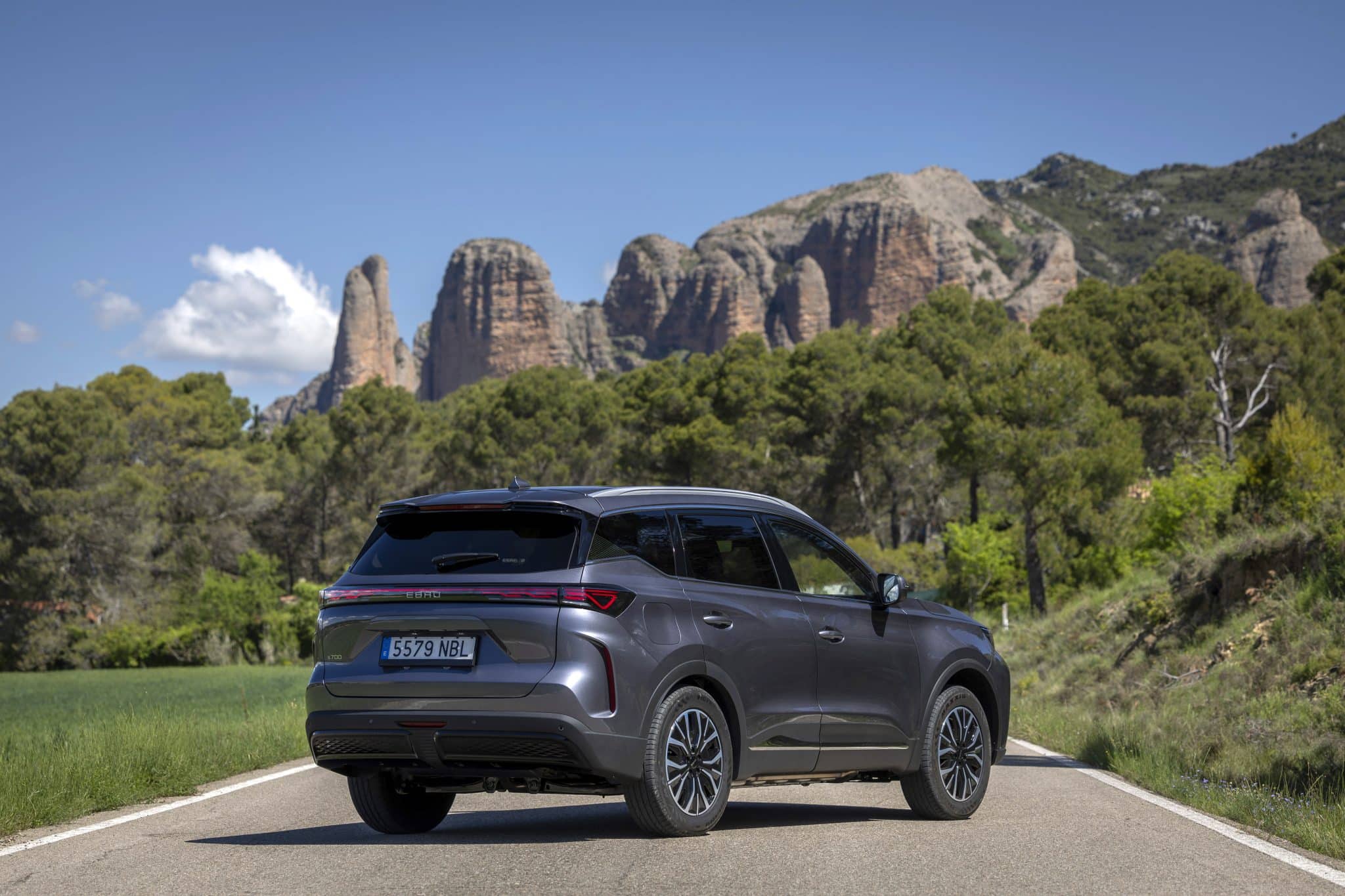 EBRO S700 test drive: a stylish, comfortable, and affordable SUV