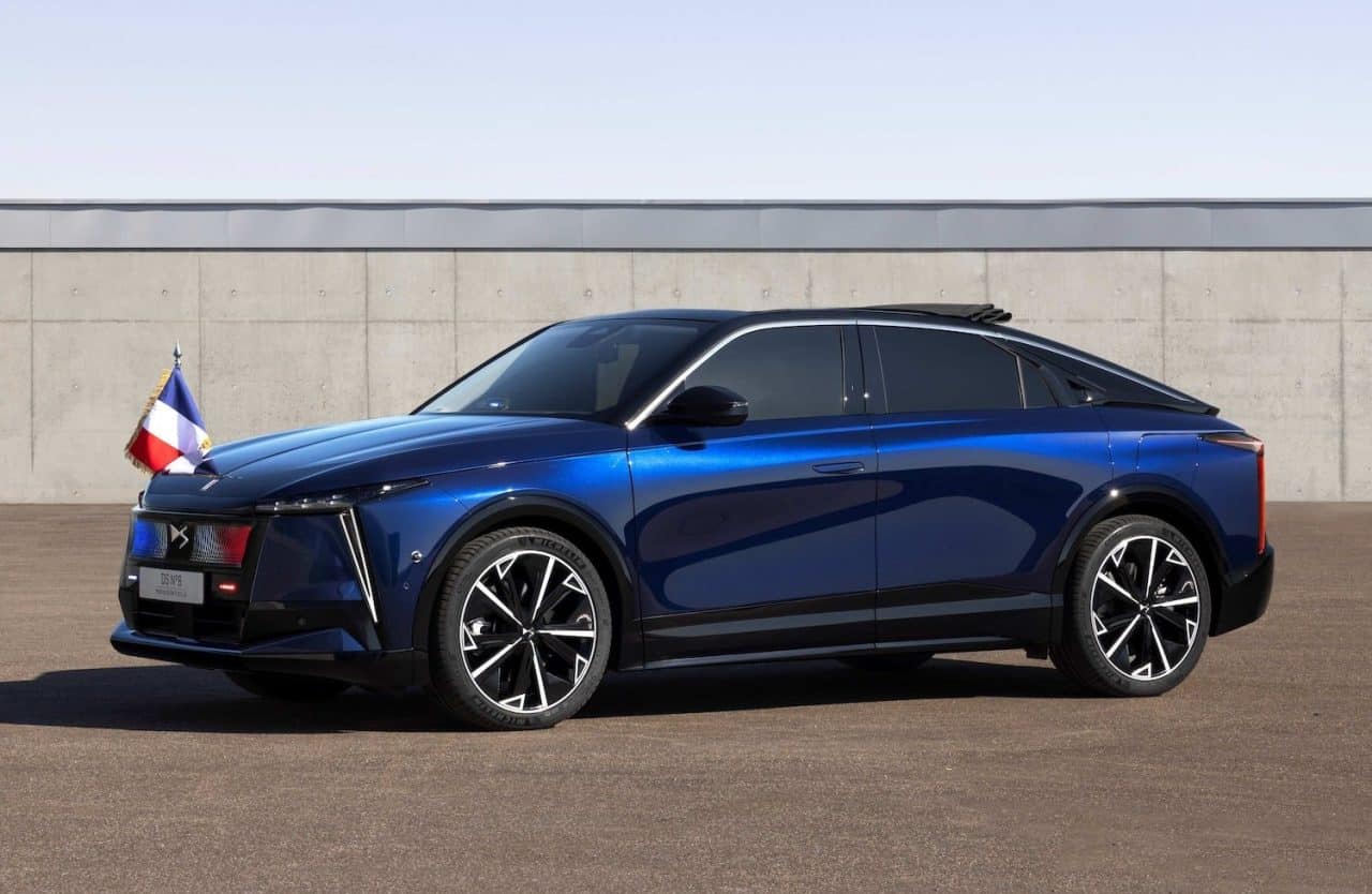La DS 8 PRÉSIDENTIELLE devient la première voiture présidentielle ...