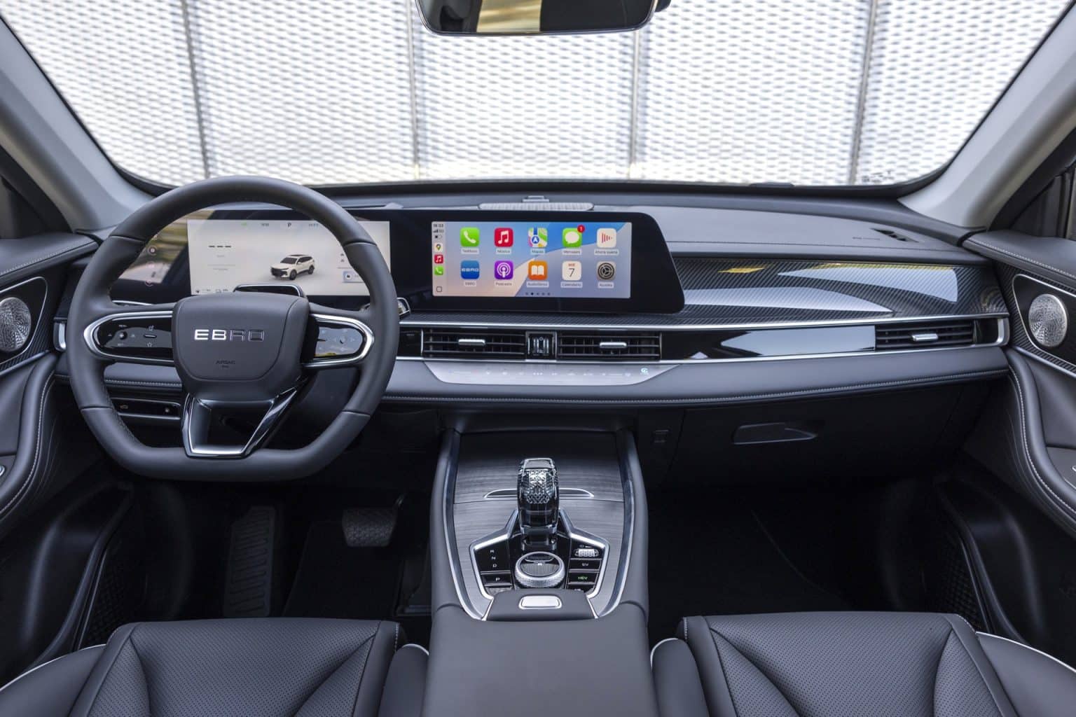 We tested the new Ebro S700 and S800 plug-in hybrids.