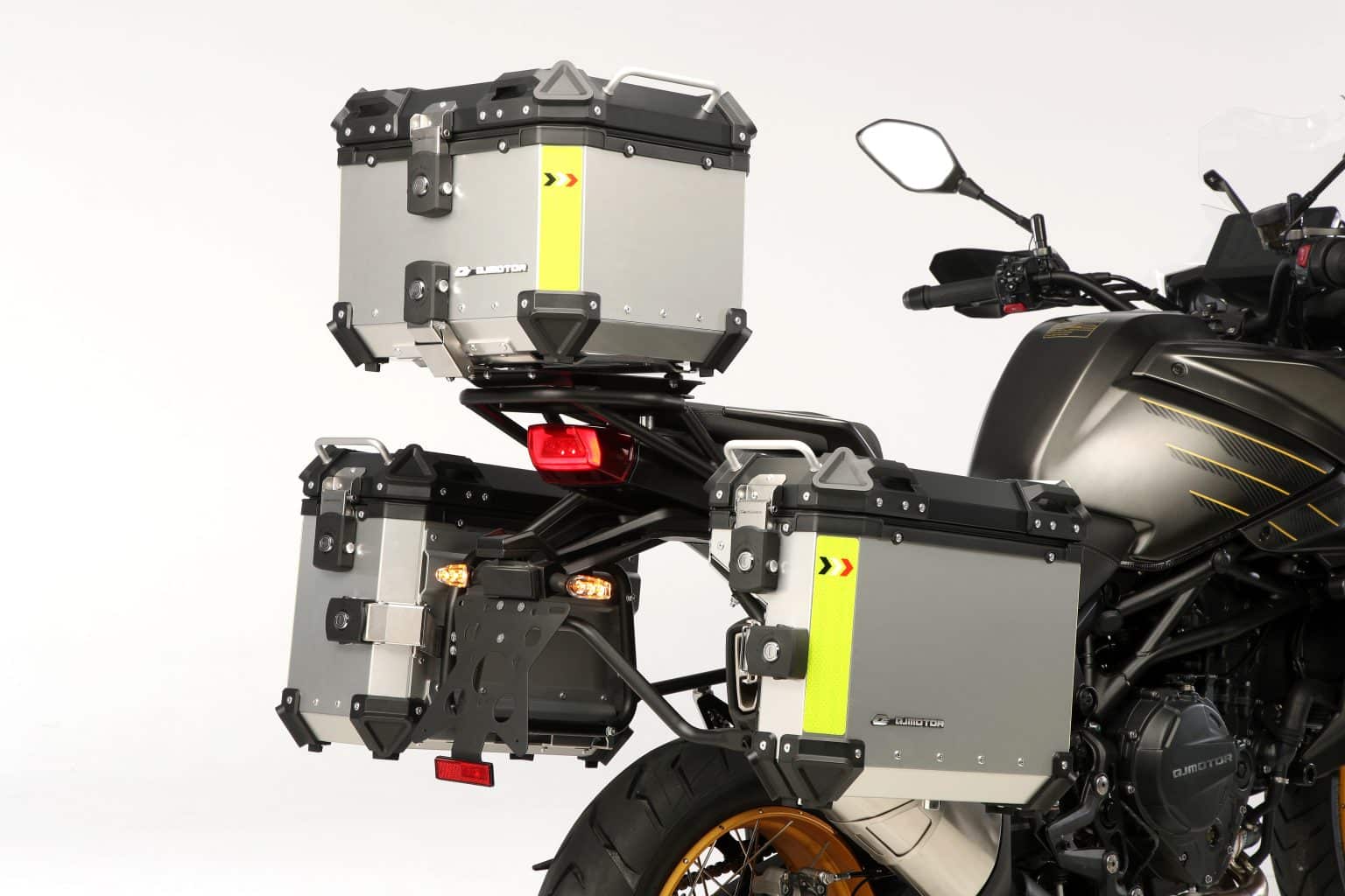 QJ Motor présente les nouveaux trails SRT 900S et SRT 900SX