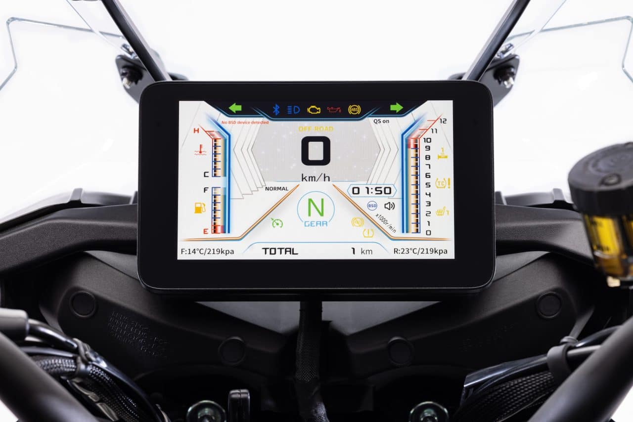 QJ Motor présente les nouveaux trails SRT 900S et SRT 900SX