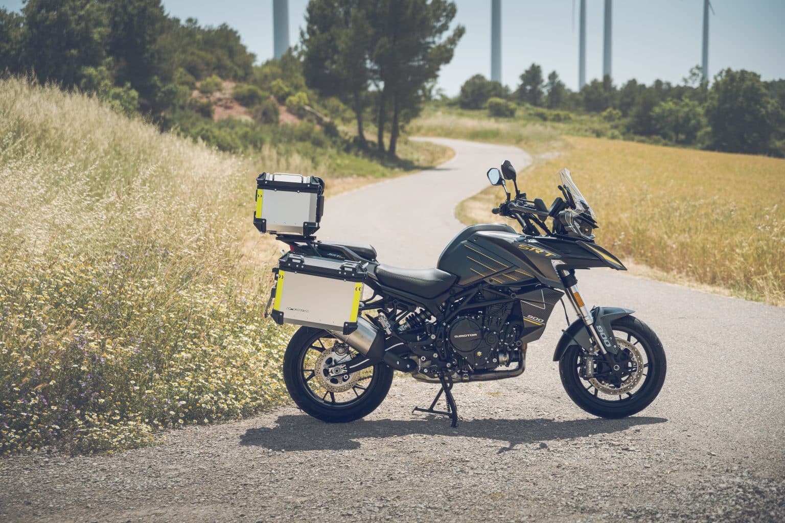 QJ Motor présente les nouveaux trails SRT 900S et SRT 900SX