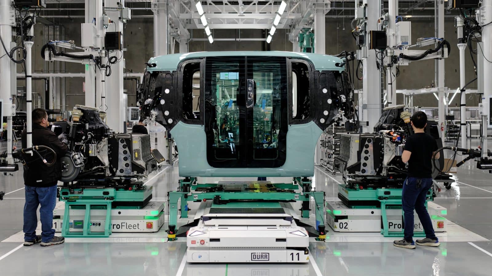 Zoox estrena su primera planta de producción de robotaxis en California