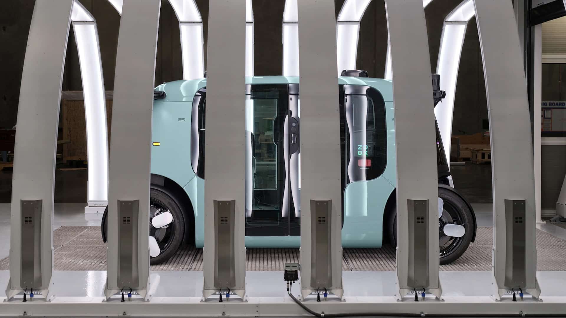 Zoox estrena su primera planta de producción de robotaxis en California