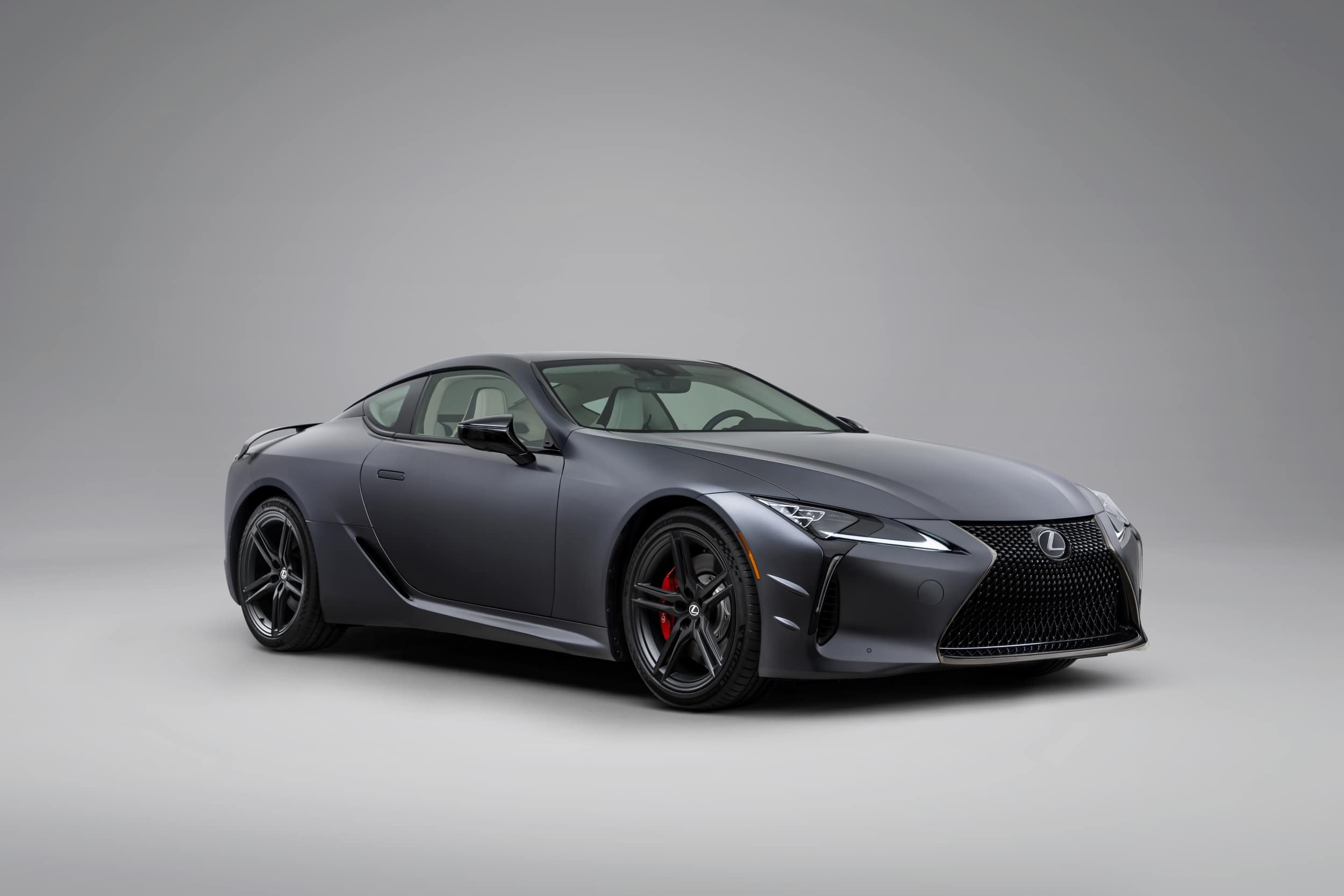 El Lexus LC 500 monta un motor V8 y elimina el motor híbrido para una edición limitada