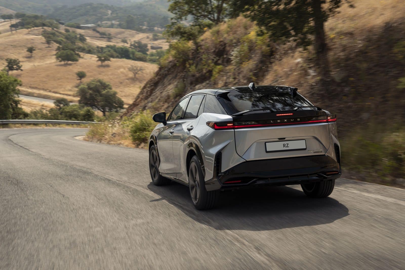 Lexus anuncia importantes novedades para su eléctrico RZ
