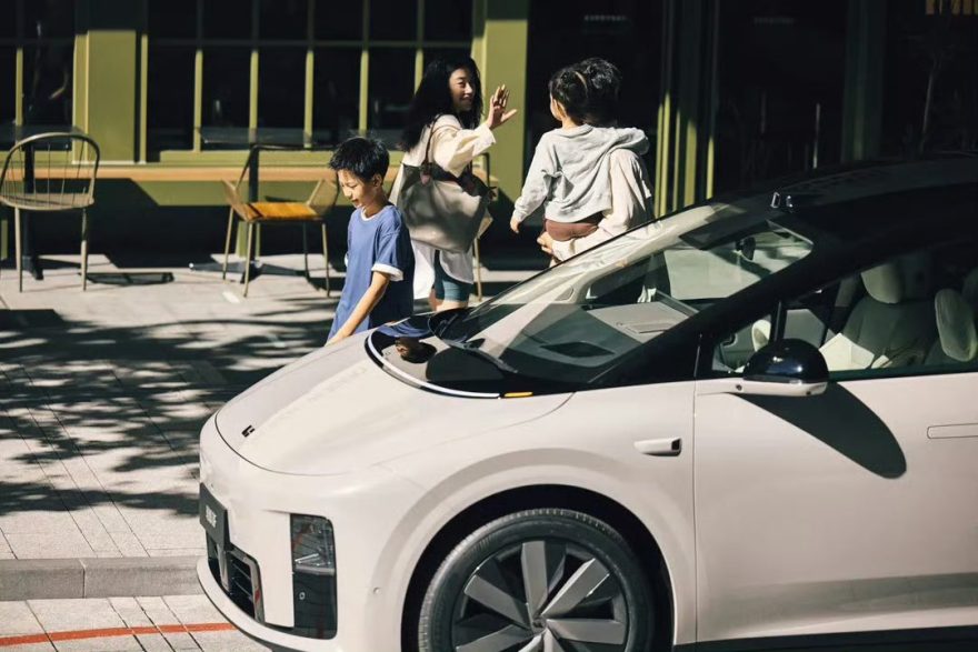 Li Autoが中国で新型SUV i8の予約を開始。