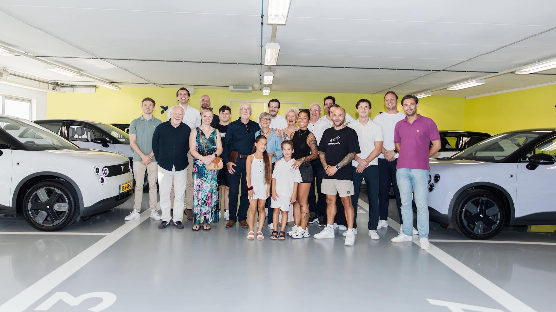Primeras entregas del eléctrico Firefly en Europa