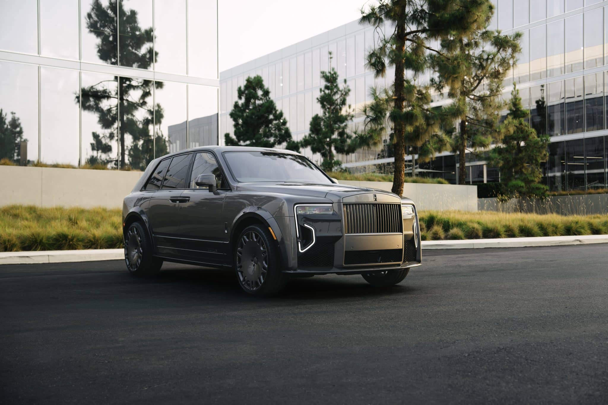 Brabus 700 este un Rolls-Royce Cullinan puternic și sportiv.