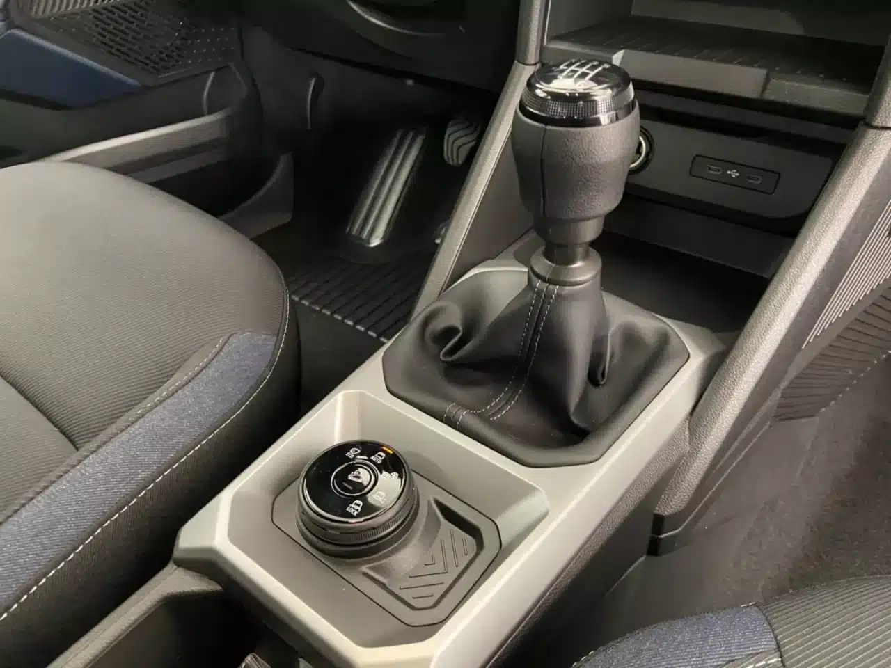 Dacia Bigster Redust Offroad Carpoint Interior (1)