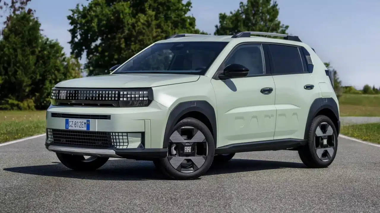 FIAT Grande Panda je na voljo tudi z neelektrificiranim motorjem.