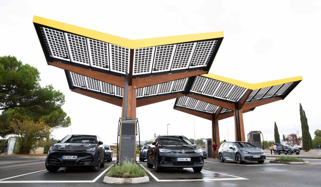 Fastned opens its first two ultra-fast charging stations in Spain.