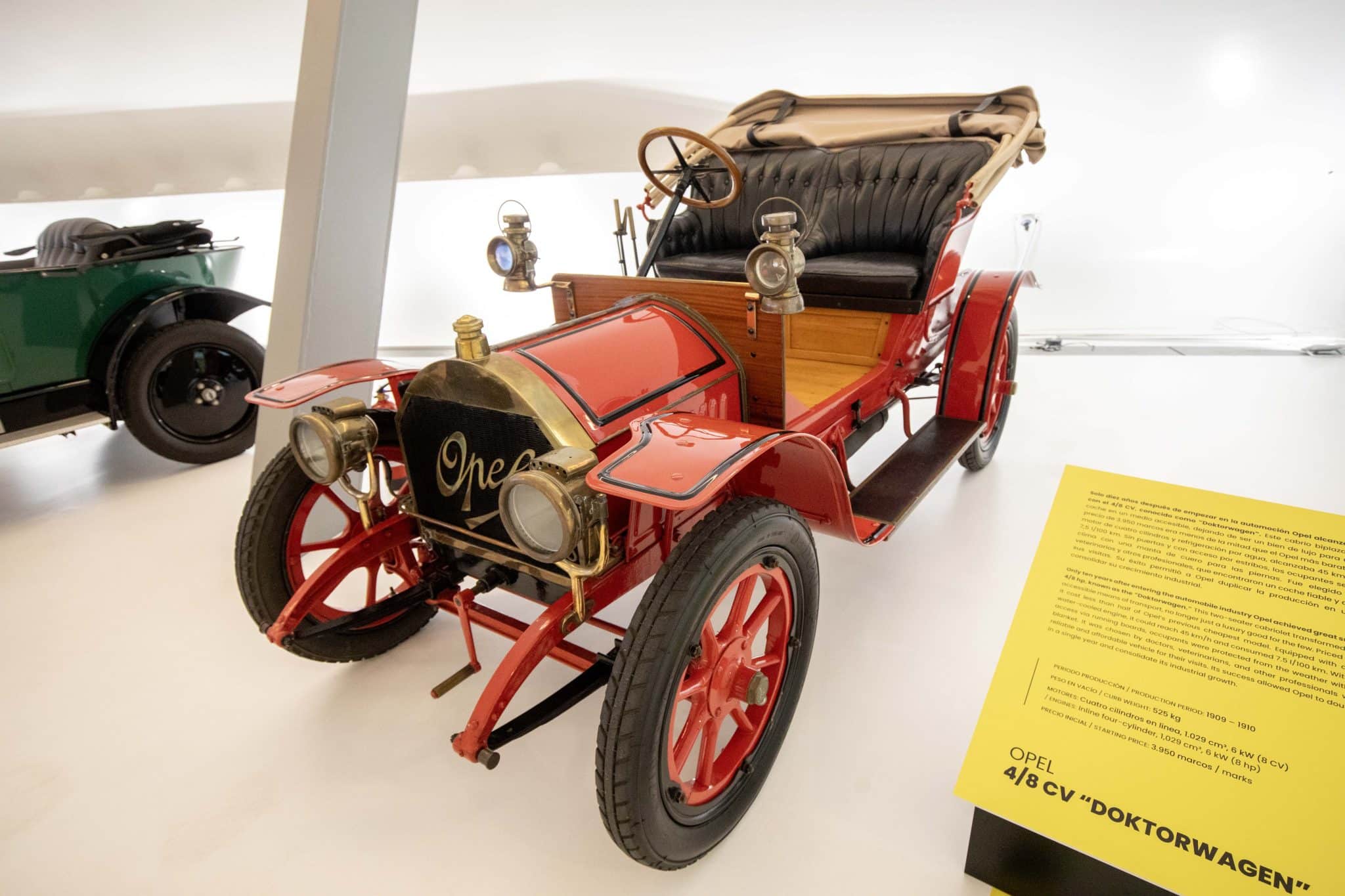 オペルの過去、現在、そして未来を紹介するスペインのユニークな展示会「Opel Love」が、2026 年 3 月までモビリティ シティで開催されます。