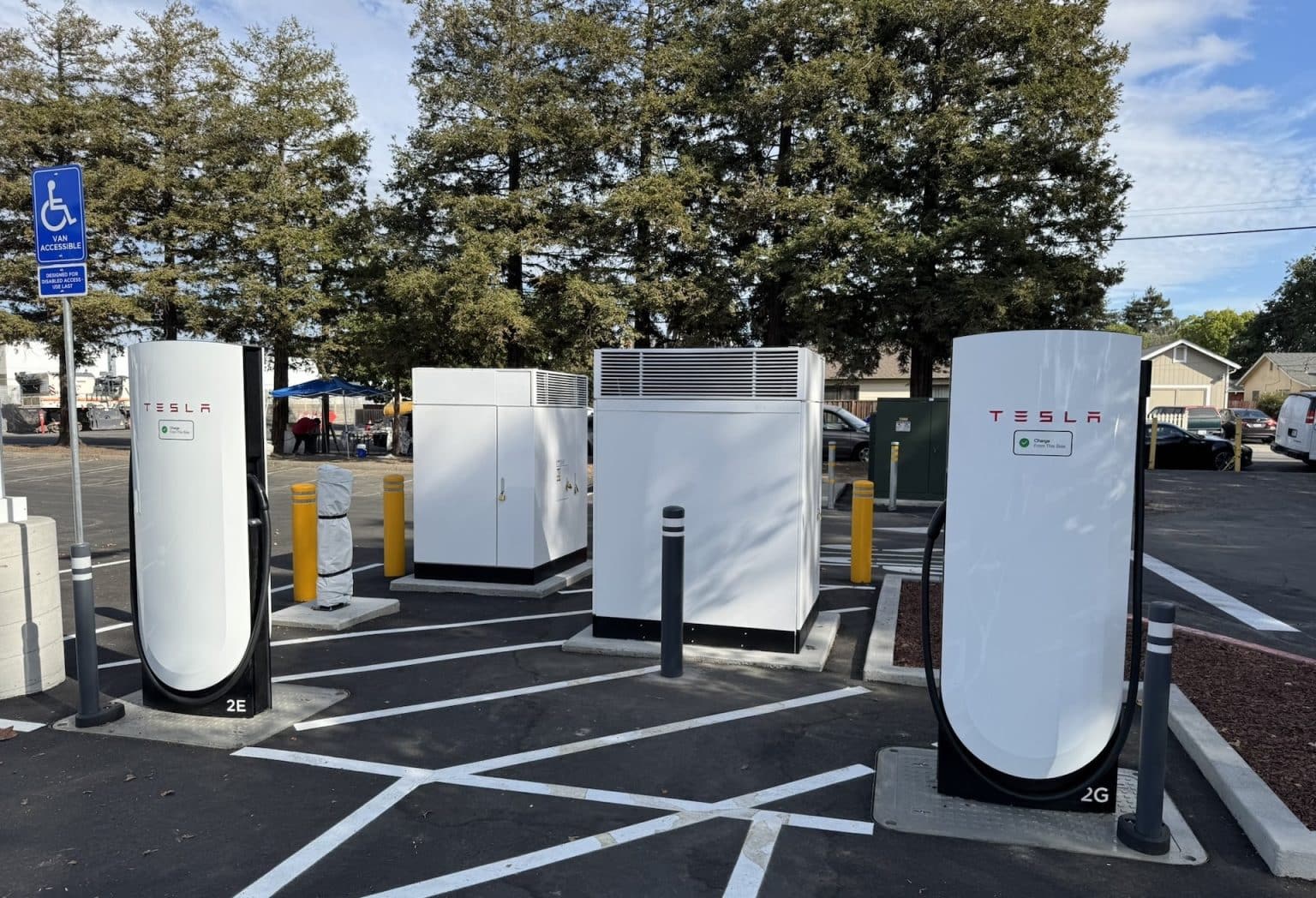 Tesla inaugurates its first V4 Supercharger station capable of ...