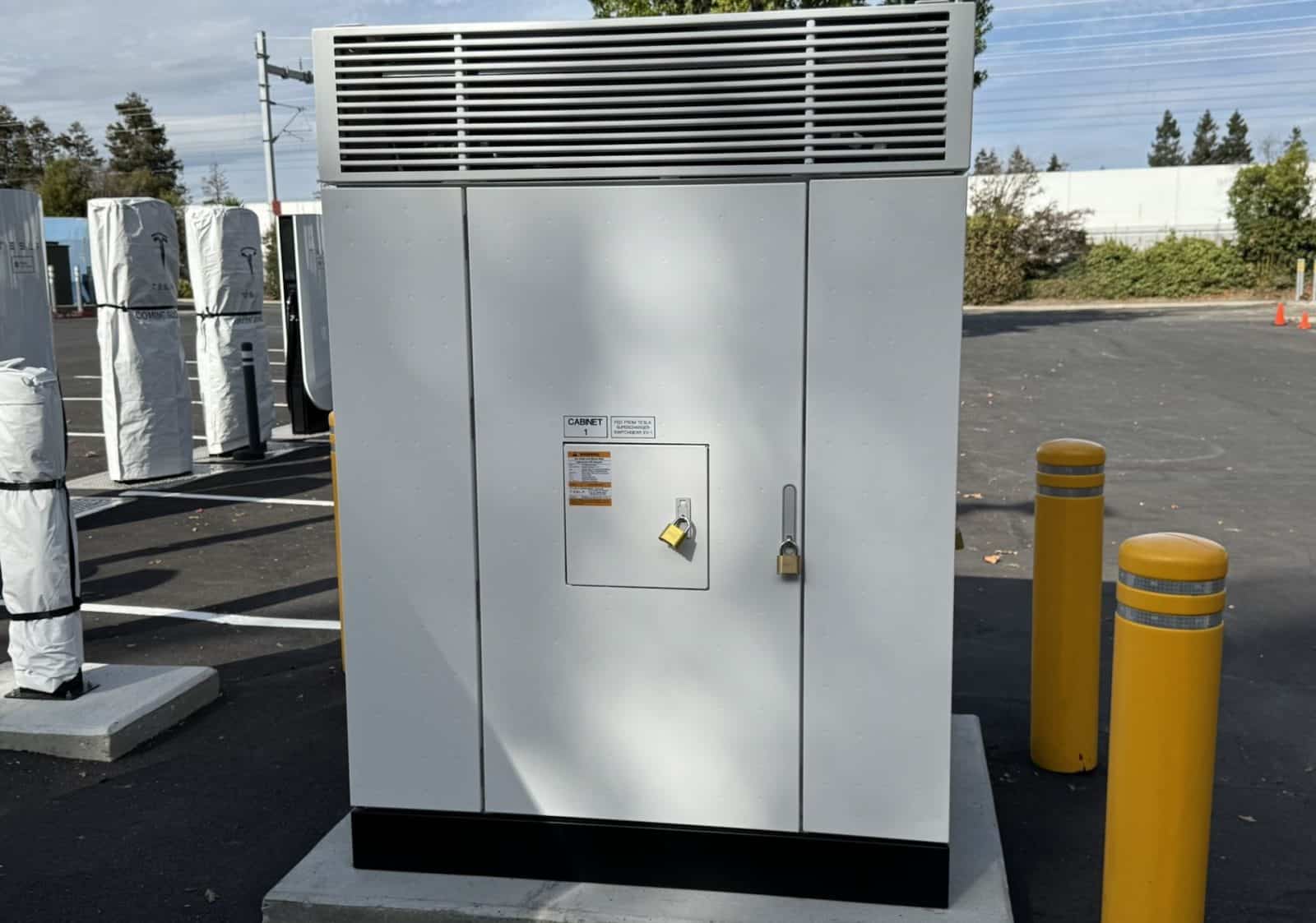 Tesla inaugurates its first V4 Supercharger station capable of ...