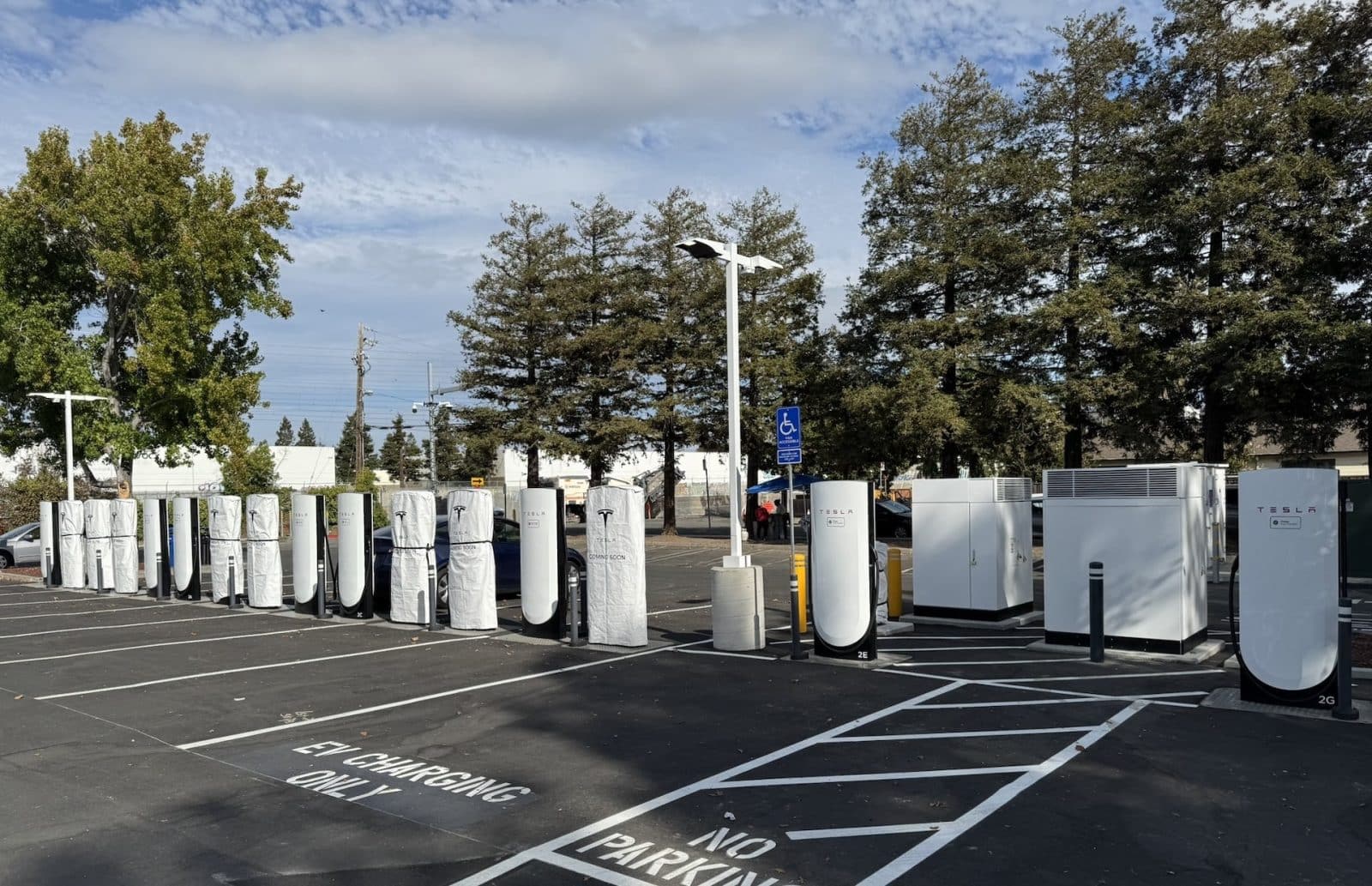 Tesla inaugurates its first V4 Supercharger station capable of ...