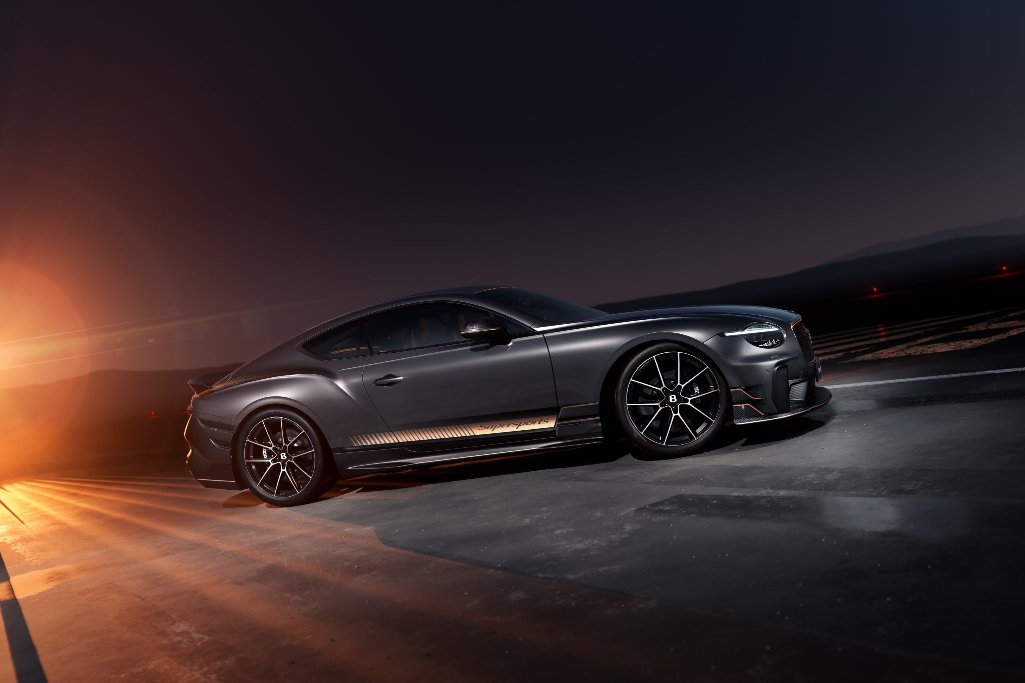 A Bentley apresenta o Continental GT Supersports com motor V8.