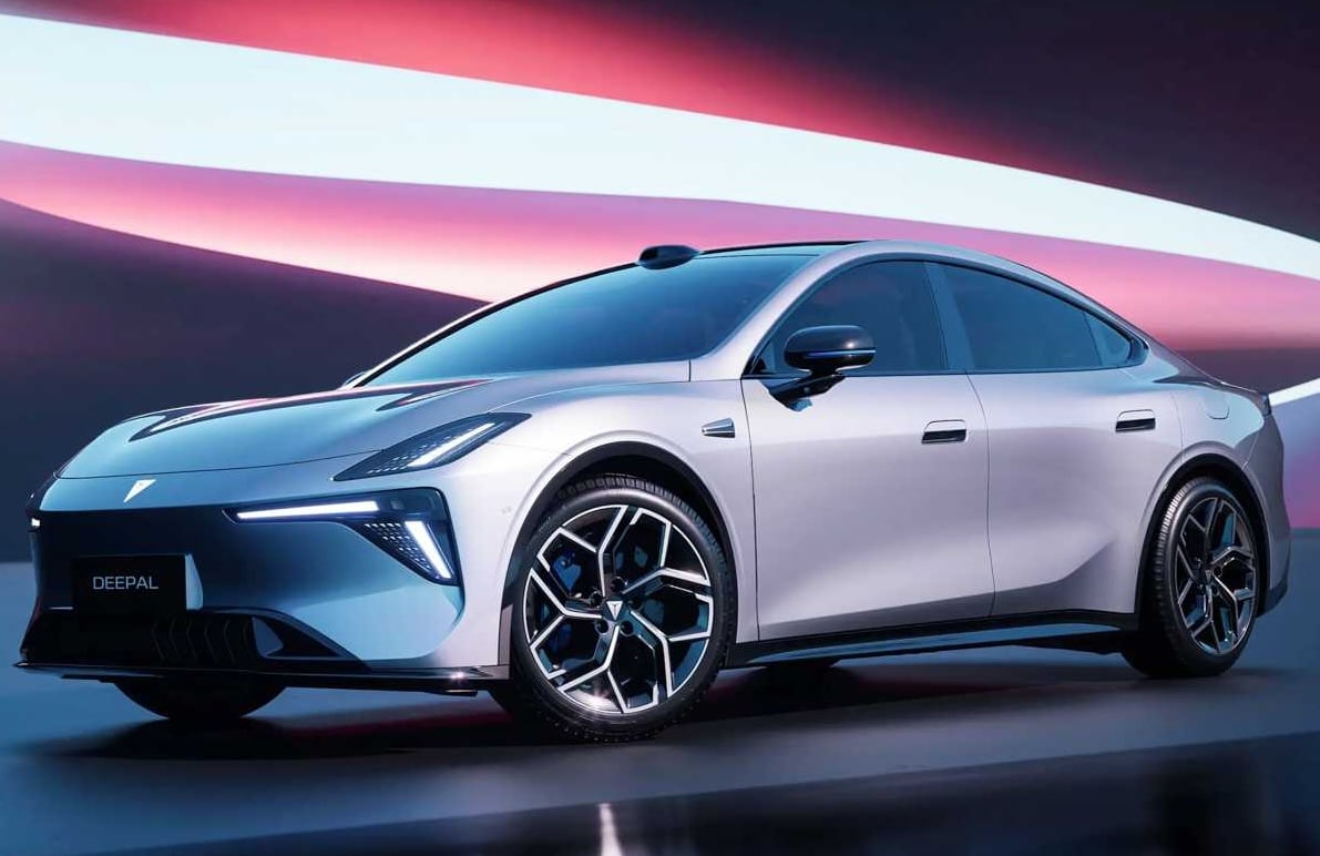 Deepal deschide rezervările pentru sedanul electric L06 în China