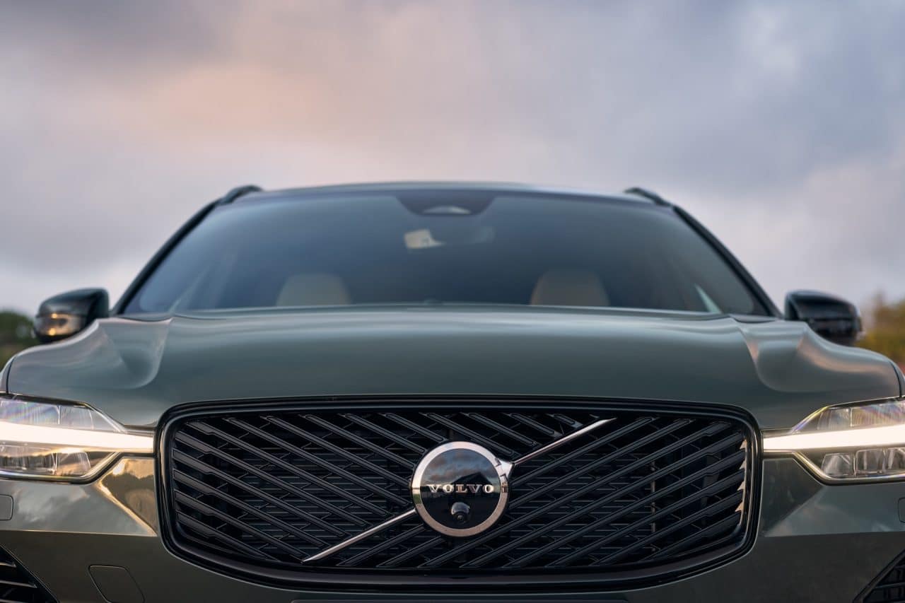 Volvo XC60 T6 Recharge frente a Cupra Terramar VZ e-Hybrid: dos ...