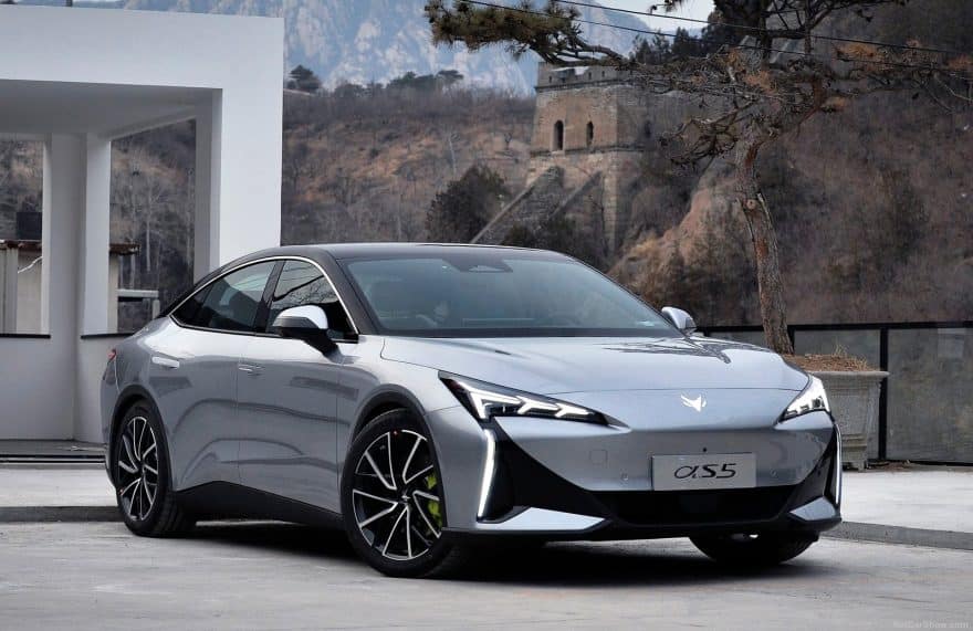 Kína először adott zöld utat a 3. szintű önvezető autóknak az útjain.