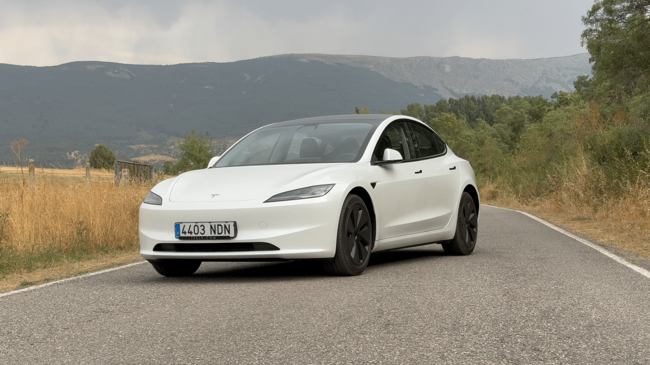 Tesla Model 3 anmeldelse: Den billigste Tesla ... er den den BEDSTE af ...