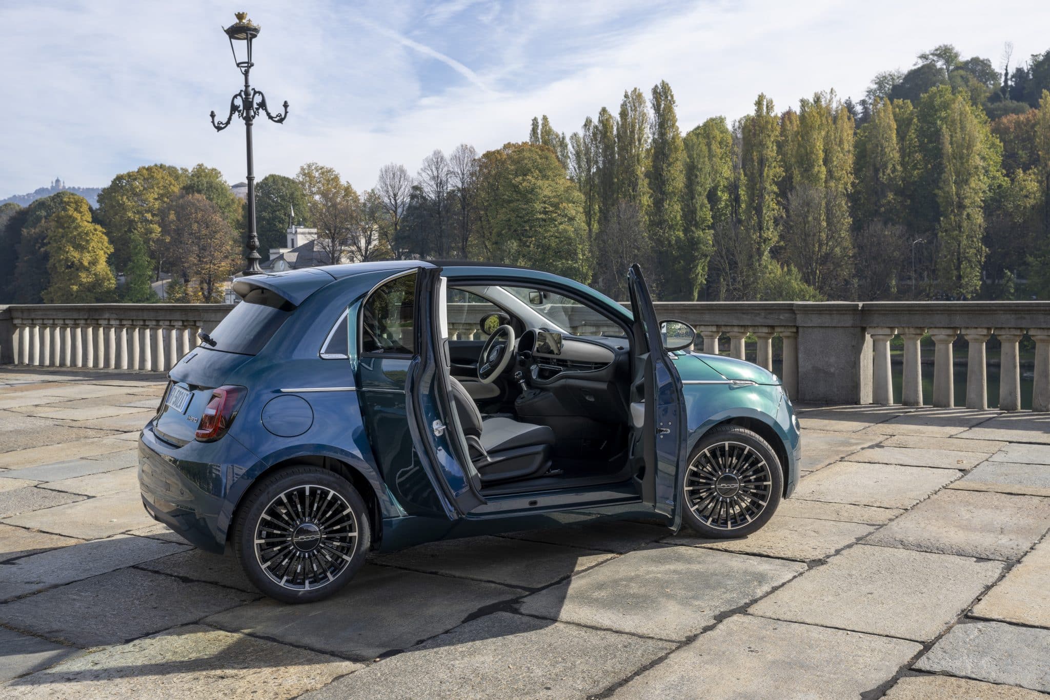 La FIAT 500 Hybrid è ora disponibile in Spagna