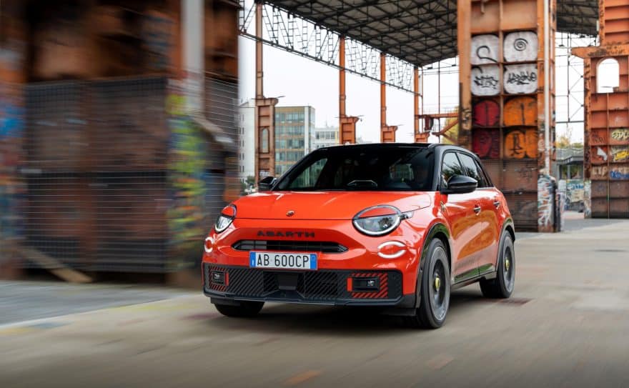 Abarth réorganise la gamme 600e en introduisant deux nouvelles versions ...