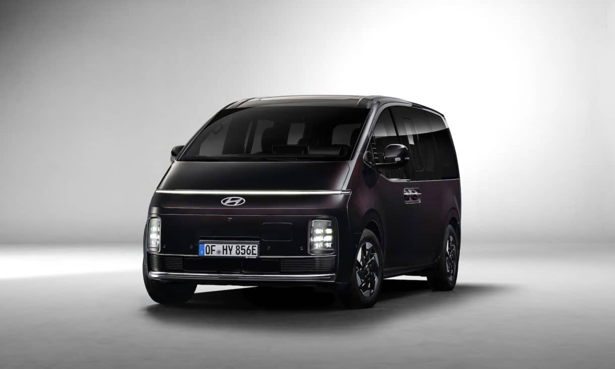 A nova monovolume totalmente eléctrica Staria de Hyundai chegará a ...