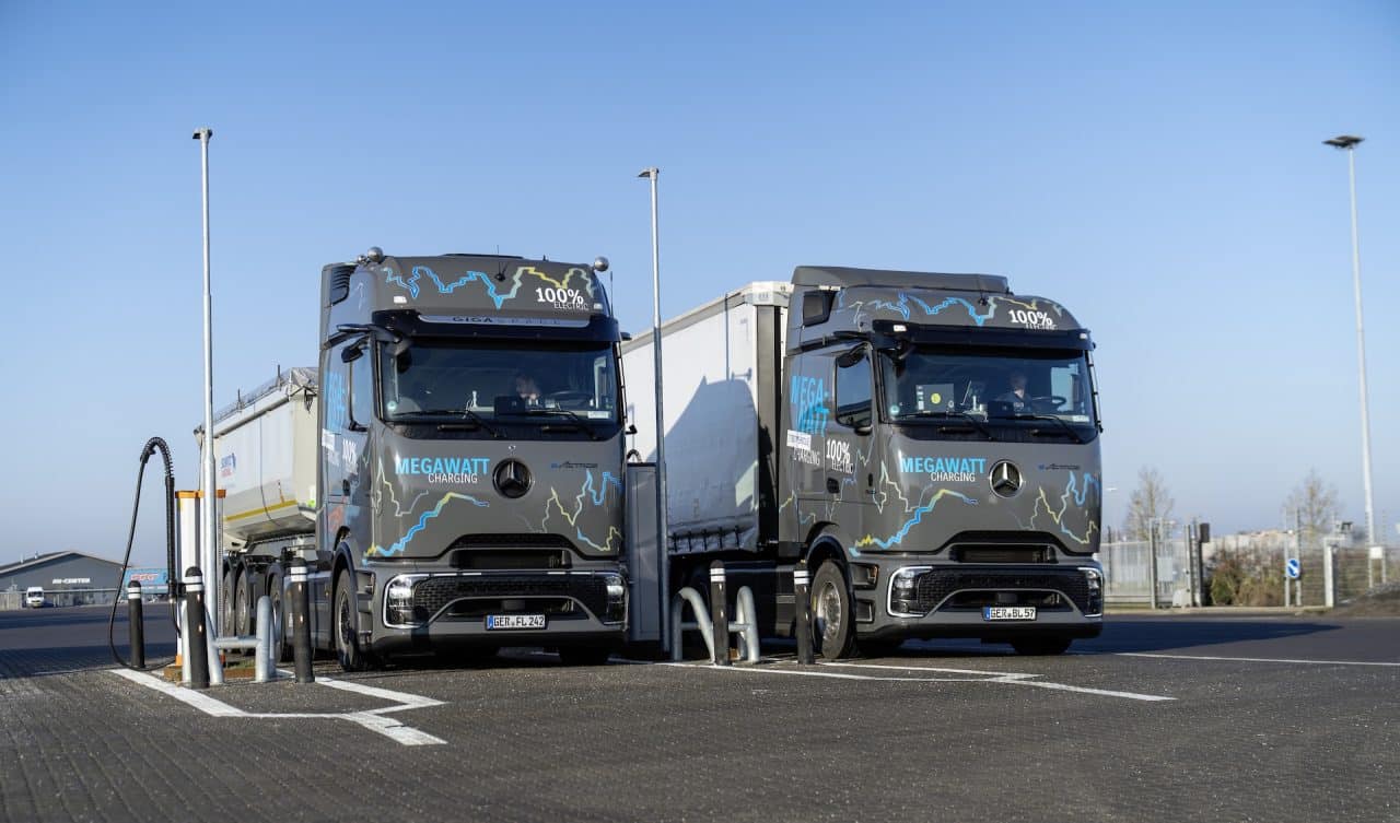Mercedes-Benz crosses Europe with the eActros 600 to test MCS charging ...