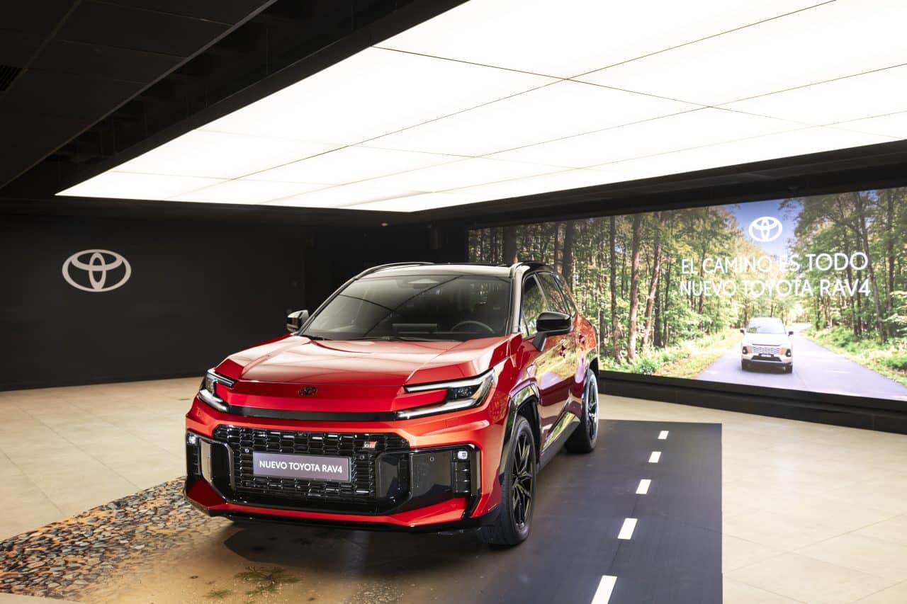 Toyota presents the new RAV4 and begins its sales