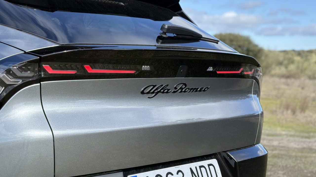 Nous avons testé l'Alfa Romeo Junior Hybrid (145 ch) : le SUV hybride ...
