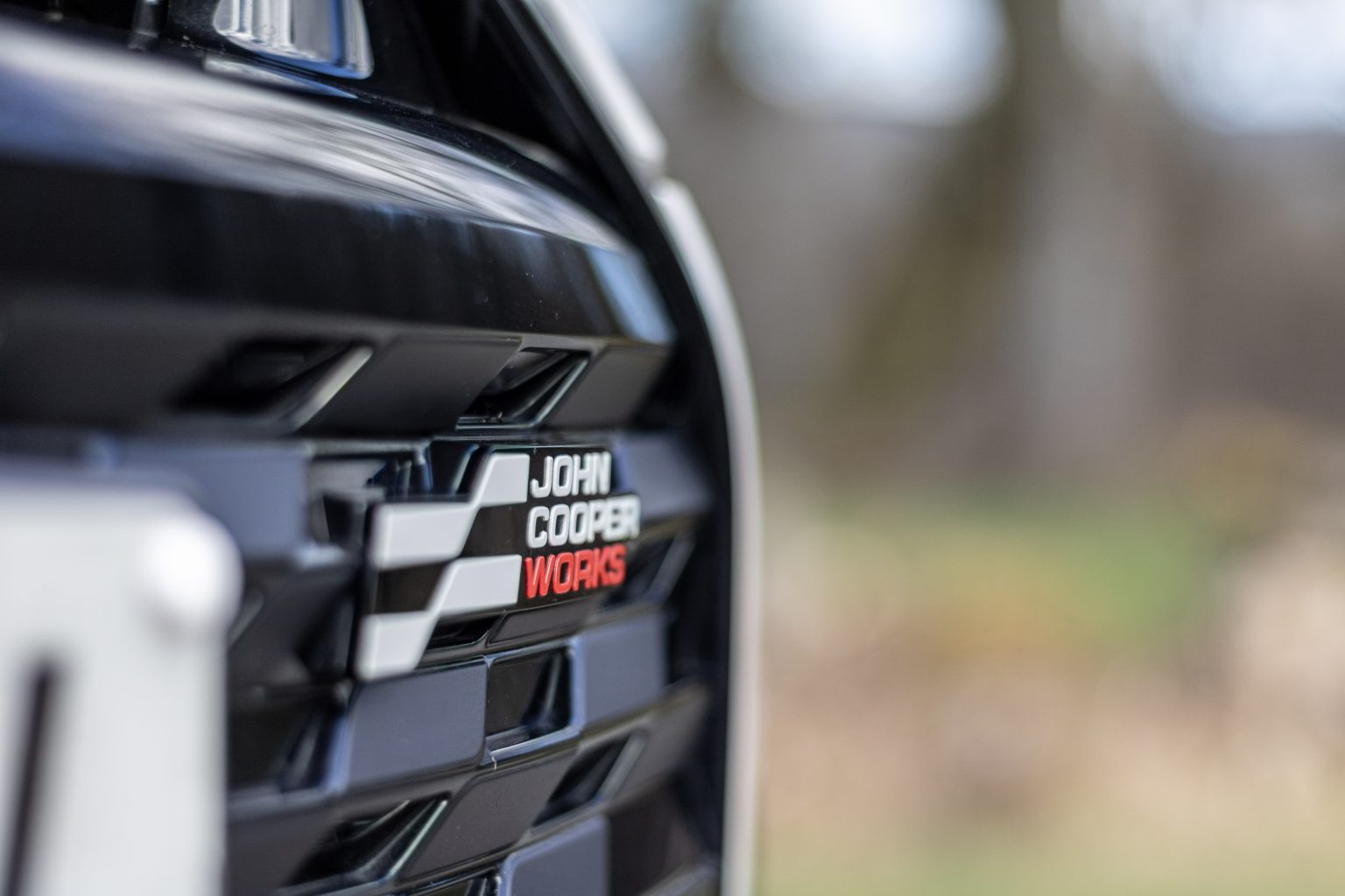 Za kierownicą MINI Cooper JCW Cabrio: małego, sportowego kabrioletu o ...