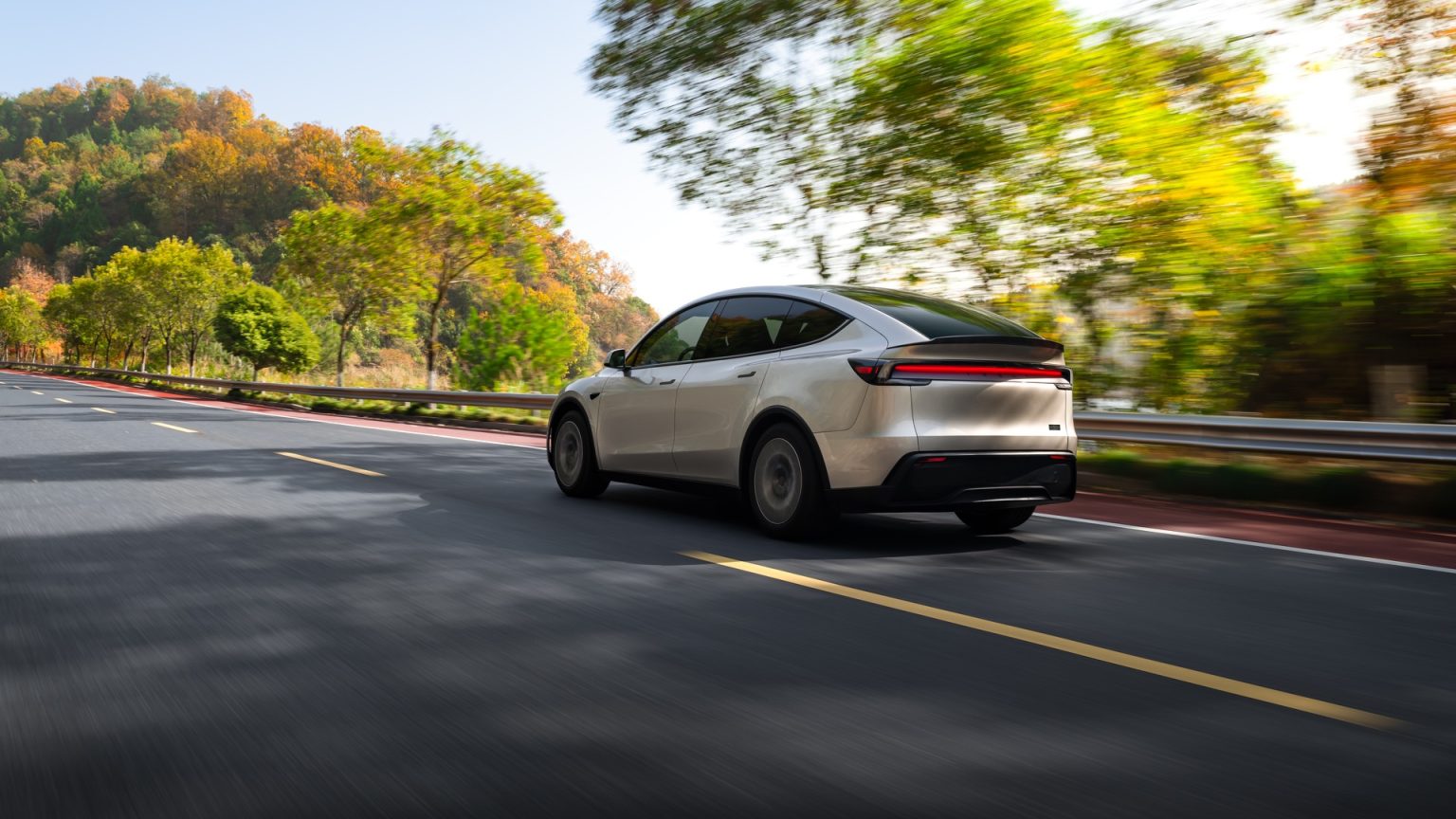 Tesla begins selling the long-wheelbase Model YL in the United States